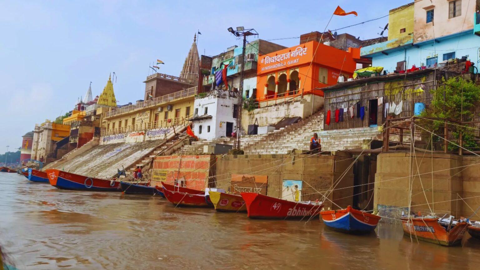 Experience at Dashashwamedh Ghat: History, Aarti Timing and Pooja!