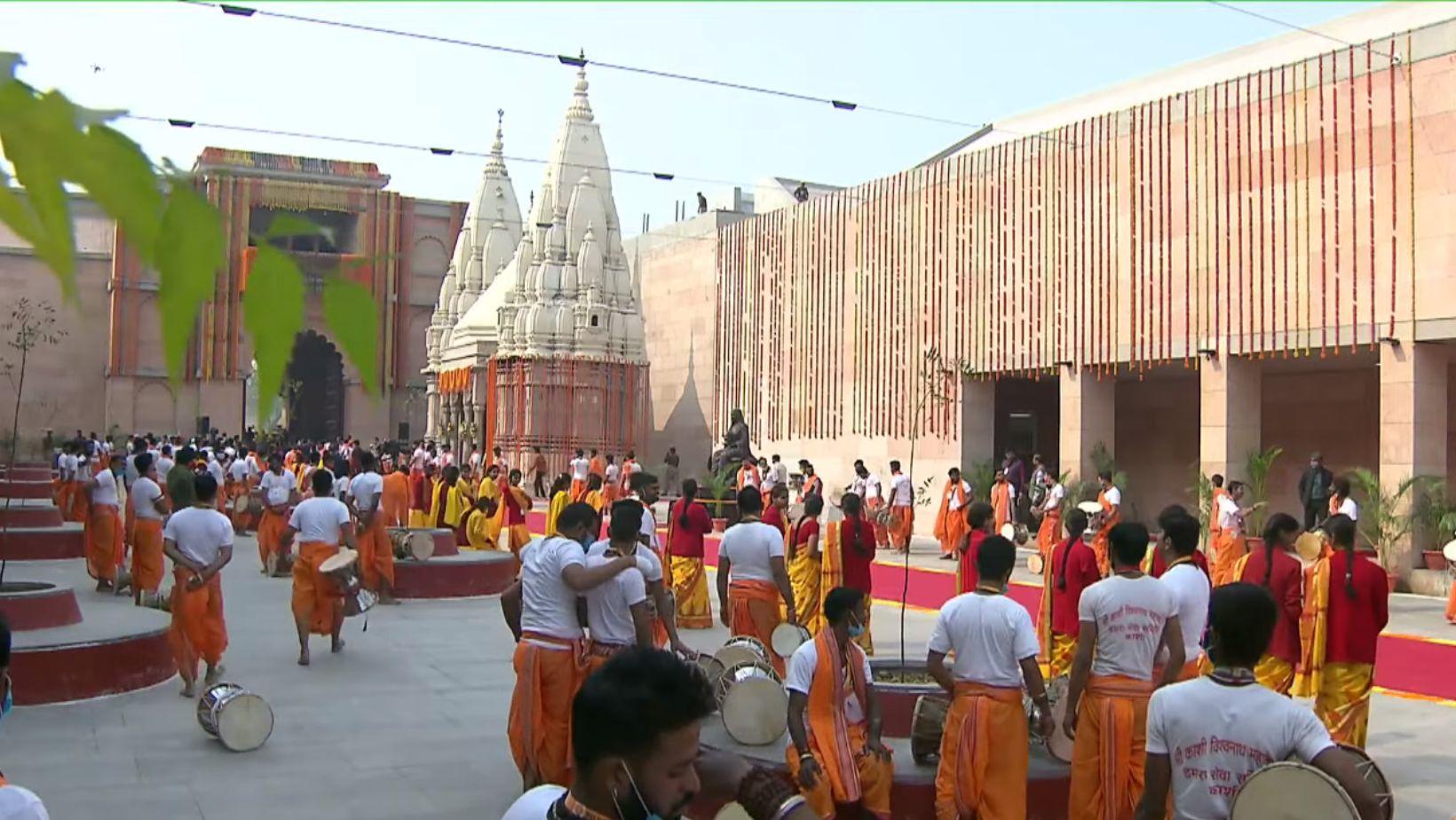 Trip to Kashi Vishwanath Temple: How to Reach, Timing, Darshan and ...