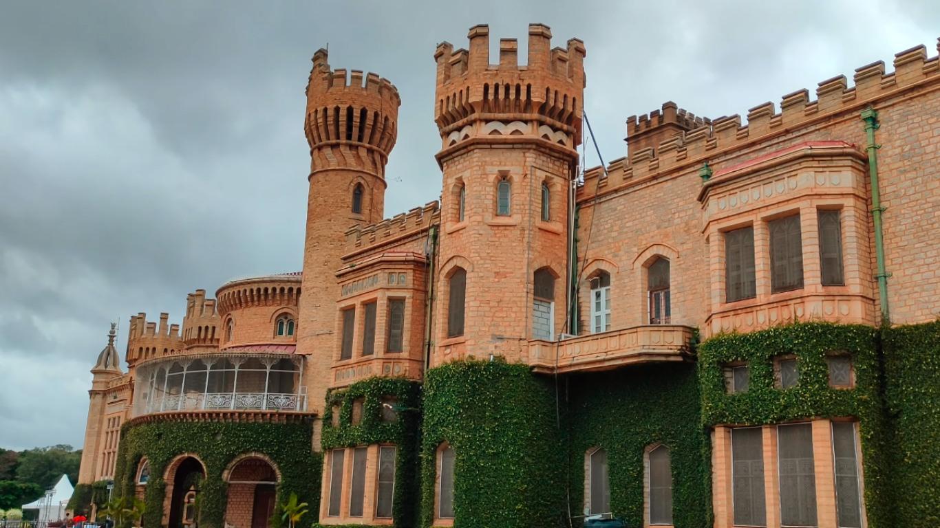 Bengaluru Fort: About, Architecture, Nearby Places, Entry Fee & Timings!