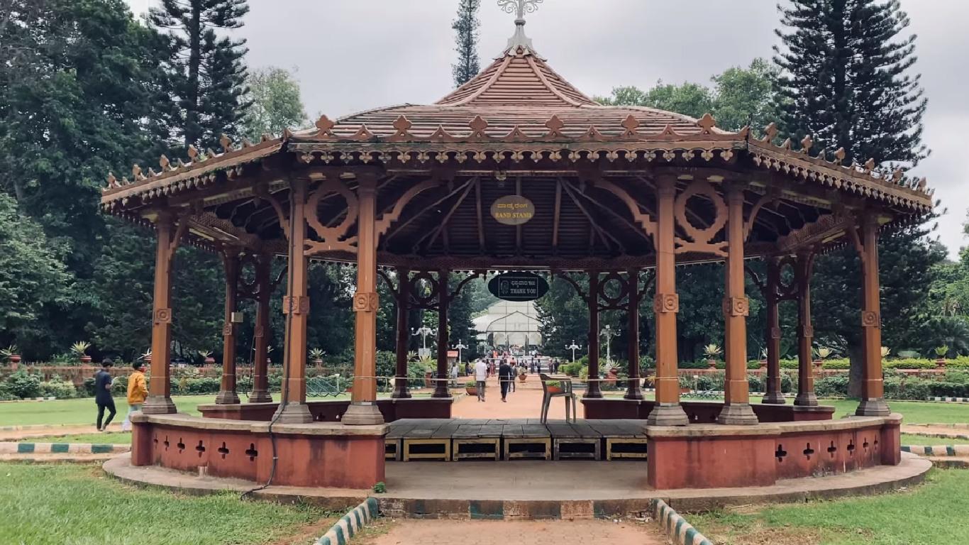 Lalbagh Botanical Garden: History, Timings, Entry Fee, Nearby Places!