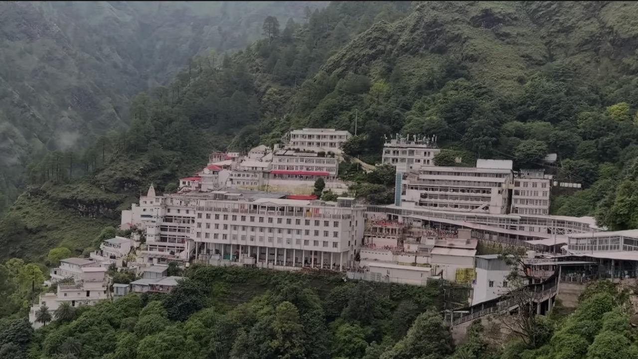 Vaishno Devi Temple: History, Timings, Darshan Ticket, Photos!