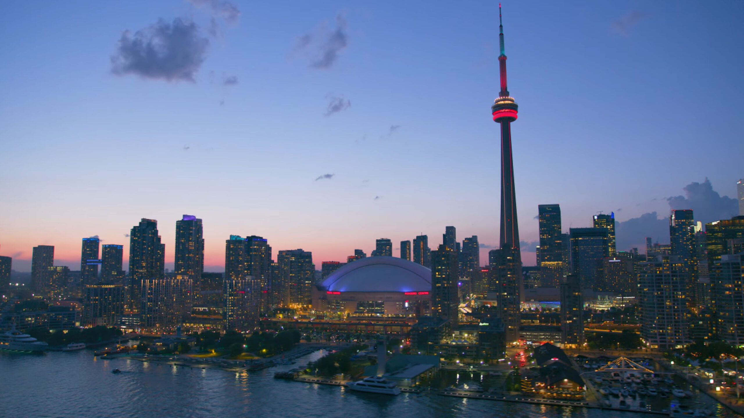 Top 10 Must-Visit Places in Toronto for First-Time Visitors - Citybit